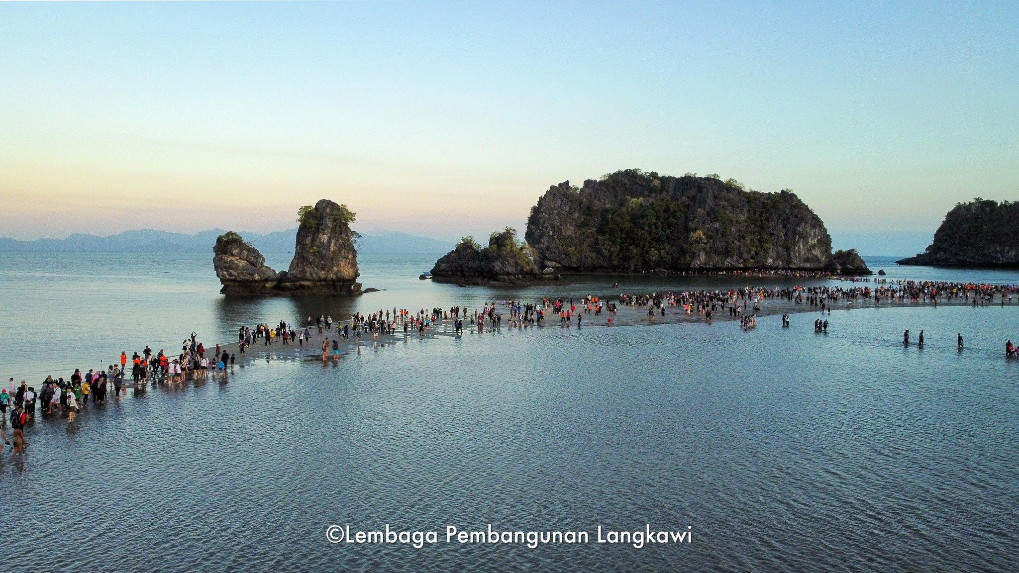Langkawi Sandbar Walk 2025: A Natural Phenomenon Draws Thousands ...